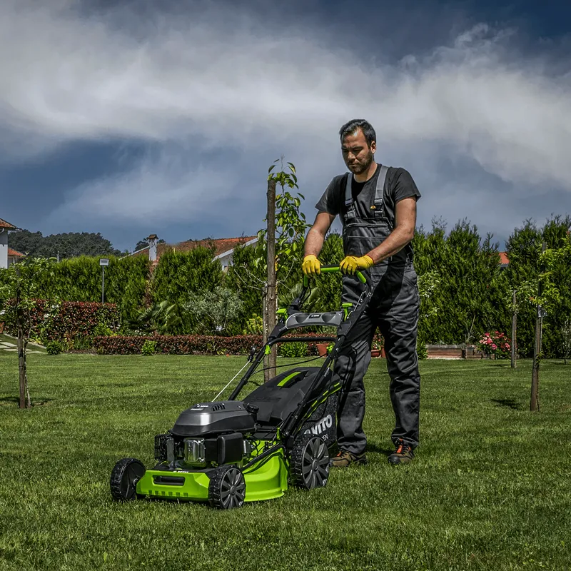 VIMR65B | Corta-Relvas Com Tracçao 6.5Cv - 196Cc - 525Mm | VITO